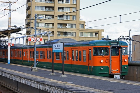 JR西日本 115系300番台D26編成 湘南色 : 鐵道写真公開所 参号機