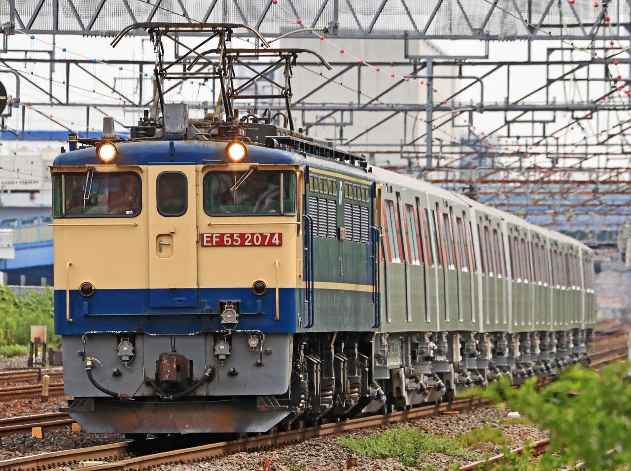 東京都交通局 12-600形第82編成 甲種輸送 JR貨物 EF65-2074号機牽引 : 鐵道写真公開所 参号機
