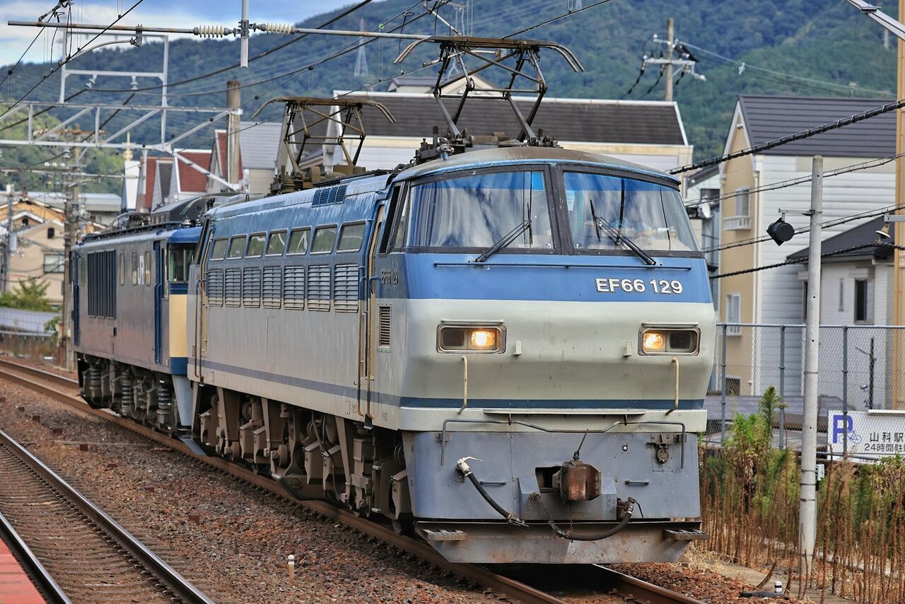 JR貨物 EF66-129号機＋ムドEF64-1047号機 8865レ＠山科 : 鐵道写真公開所 参号機