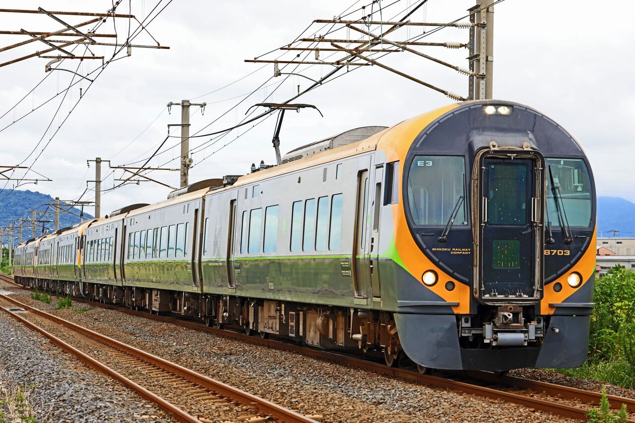 JR四国 8600系電車 E3＋E14＋E12編成 特急「しおかぜ」 : 鐵道写真公開所 参号機