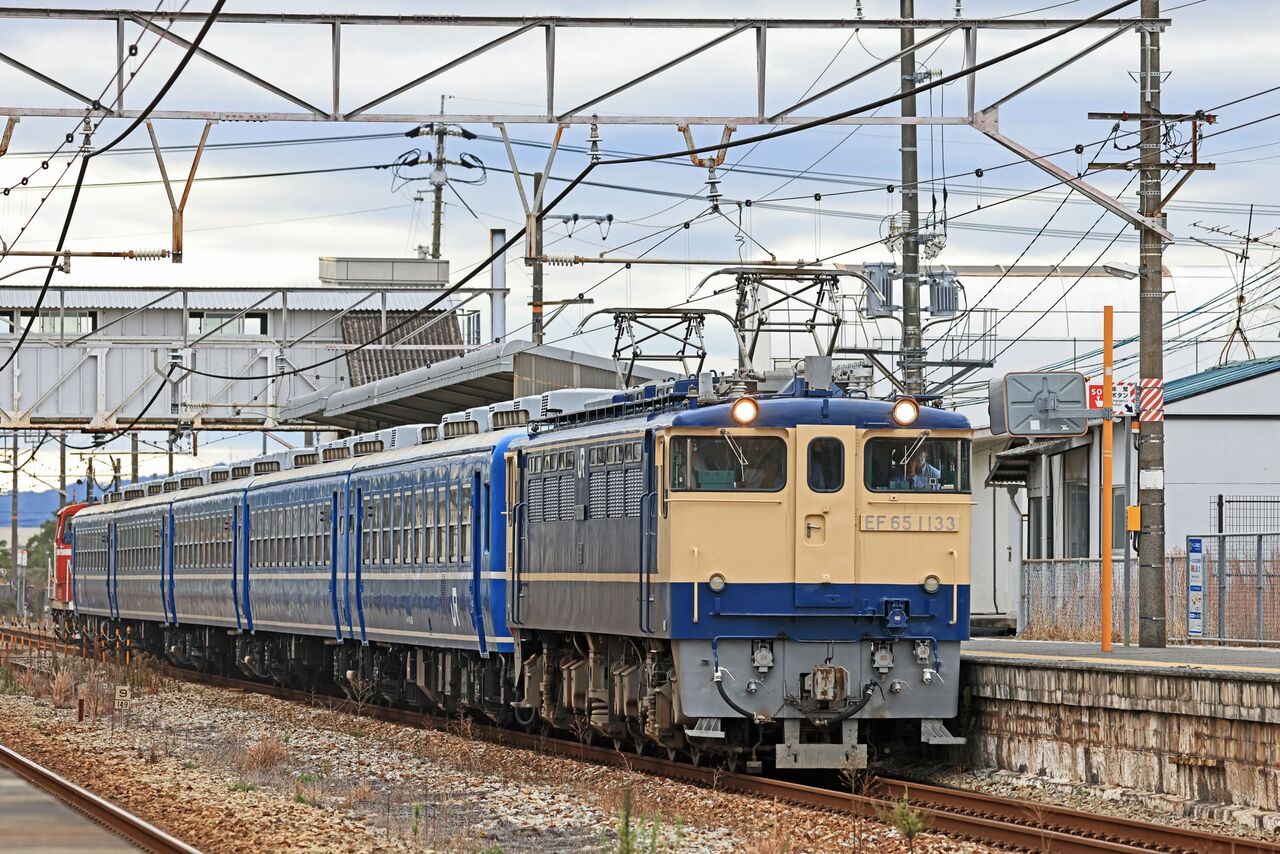 JR西日本 EF65-1133号機＋12系客車5B＋DE10-1151号機「試運転」 : 鐵道写真公開所 参号機