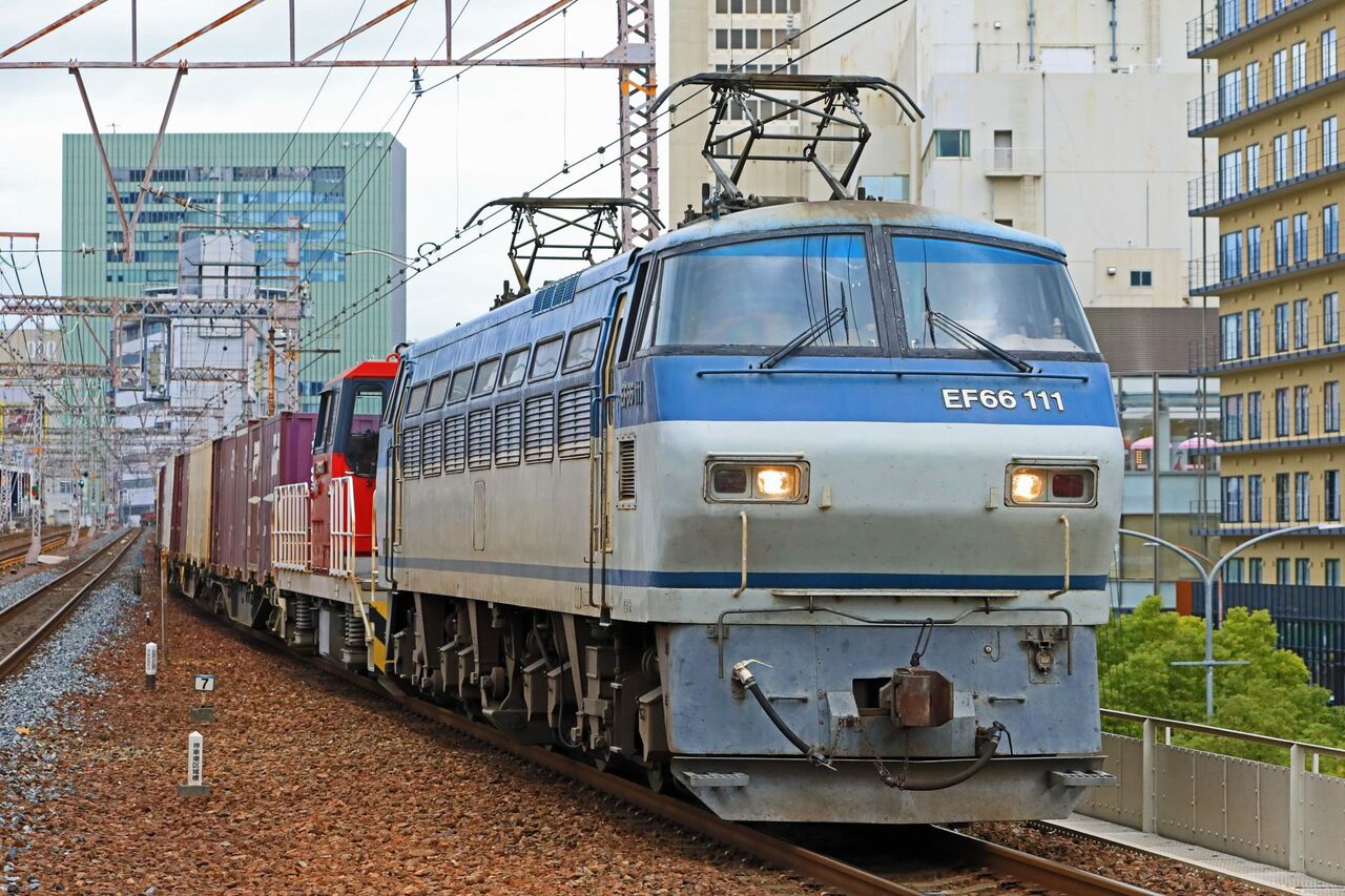 JR貨物 EF66-111号機＋無動HD300-27号機 : 鐵道写真公開所 参号機
