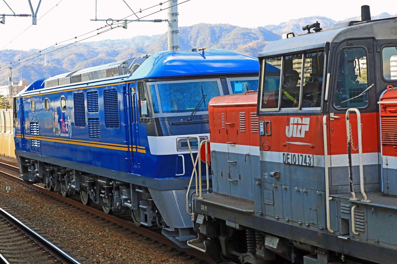 JR貨物 EF210-329号機 甲種輸送 DE10-1743号機 JR貨物更新色牽引 : 鐵道写真公開所 参号機