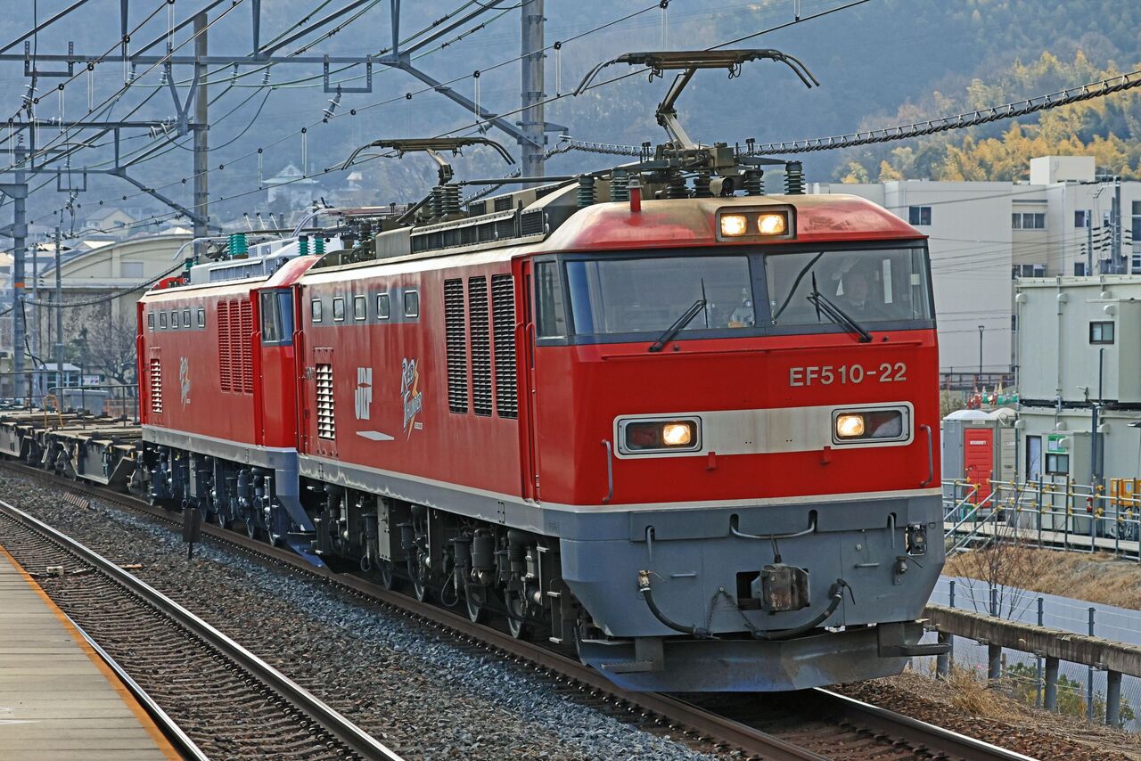 JR貨物 EF510-22号機＋無動EF510-16号機更新色＋コキ 配6551レ : 鐵道写真公開所 参号機