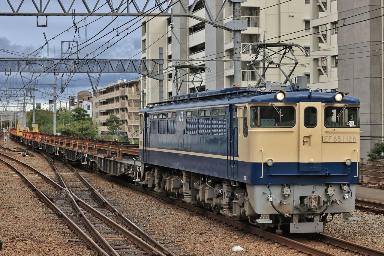 JR西日本 EF65-1128号機牽引＋チキ12両「新山口工臨」＠芦屋 : 鐵道写真公開所 参号機