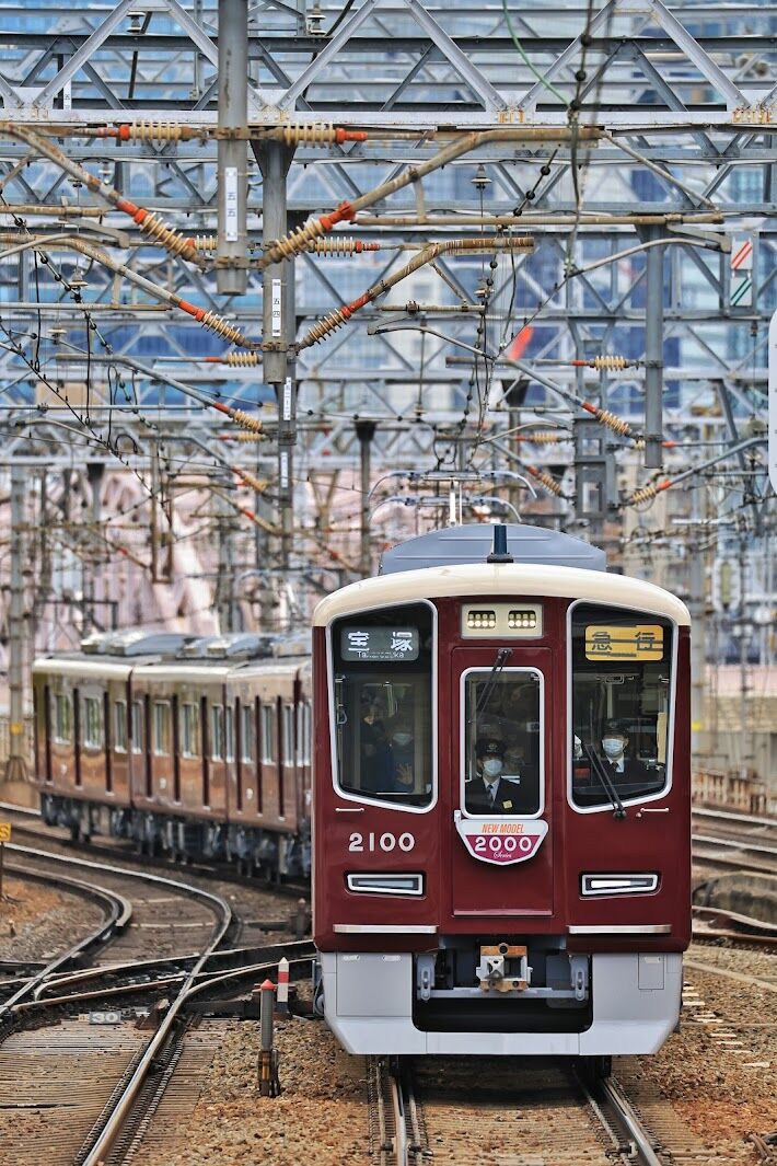 阪急電鉄 2000系2000F「NEW MODEL 2000series」HM掲出編成＠十三 : 鐵道写真公開所 参号機