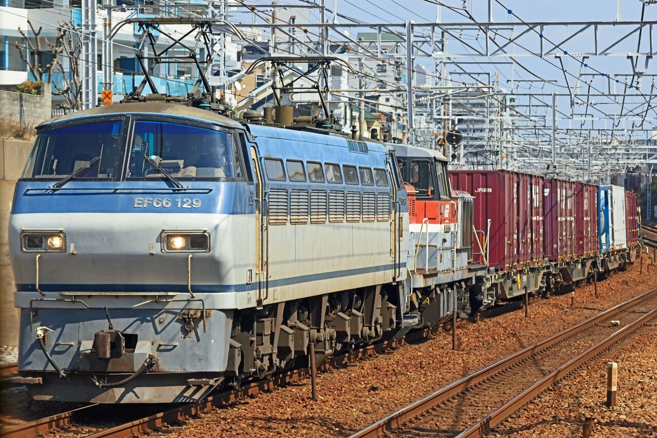 JR貨物 EF66-129号機＋無動DE10-1560号機 2077レ : 鐵道写真公開所 参号機