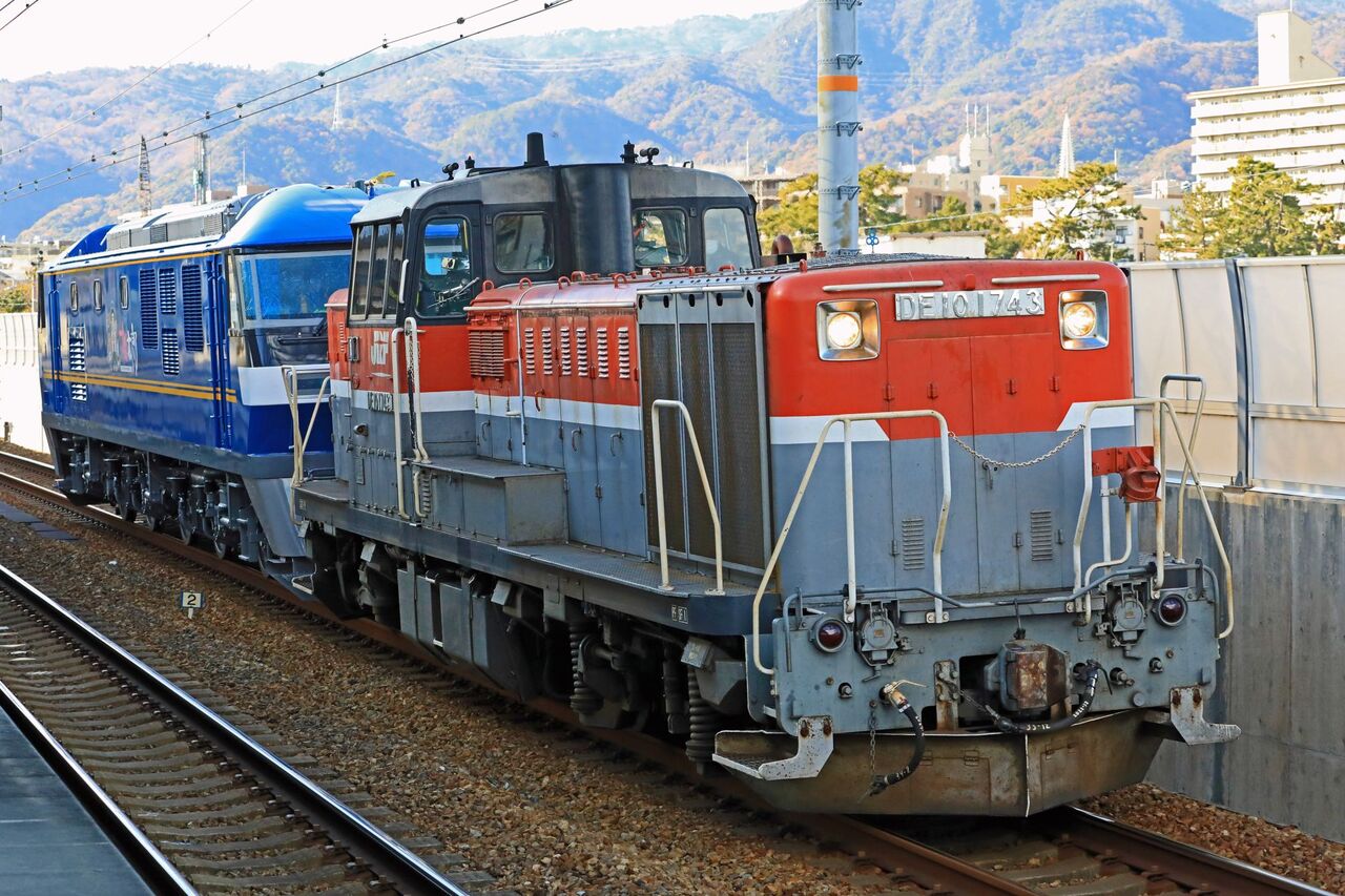 JR貨物 EF210-329号機 甲種輸送 DE10-1743号機 JR貨物更新色牽引 : 鐵道写真公開所 参号機