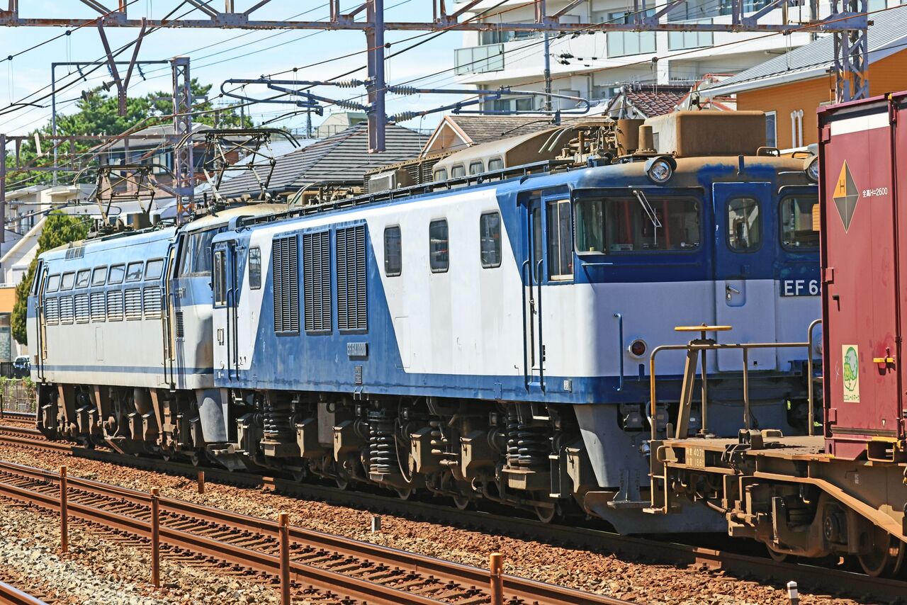 JR貨物 EF66-111号機＋無動JR貨物 EF64-1020号機 高崎更新色＠2077レ : 鐵道写真公開所 参号機