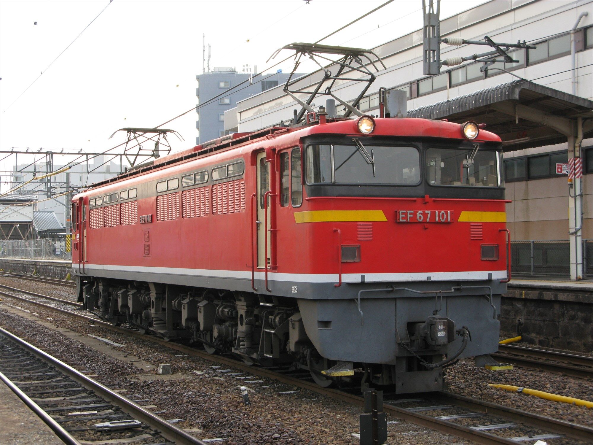 HOでEF67を作る！製作記～おまけの屋根上写真など～ : のすたるじっくビュー へろへろ鉄道とアニメ分の多いブログ