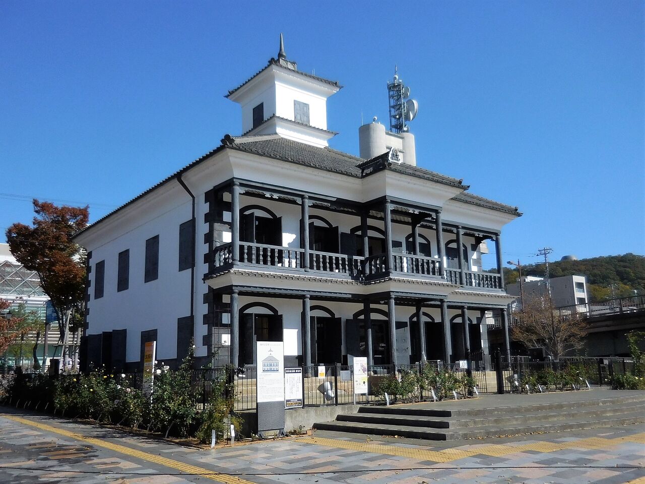 撃墜王、銃、4輪バギー、阪神大震災、鉄道、海外旅行、東日本大震災 等 : 山梨県出張3 E351系「スーパーあずさ」 旧睦沢学校校舎 E257系「かいじ」