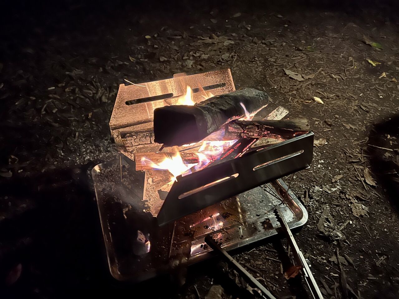 ワンタッチ・コンパクト焚き火台「鎌倉天幕 焚火台 SOLOIST HOMURA（FOLBOT Bon Fire Stand）」レビュー : エンジニアの物欲