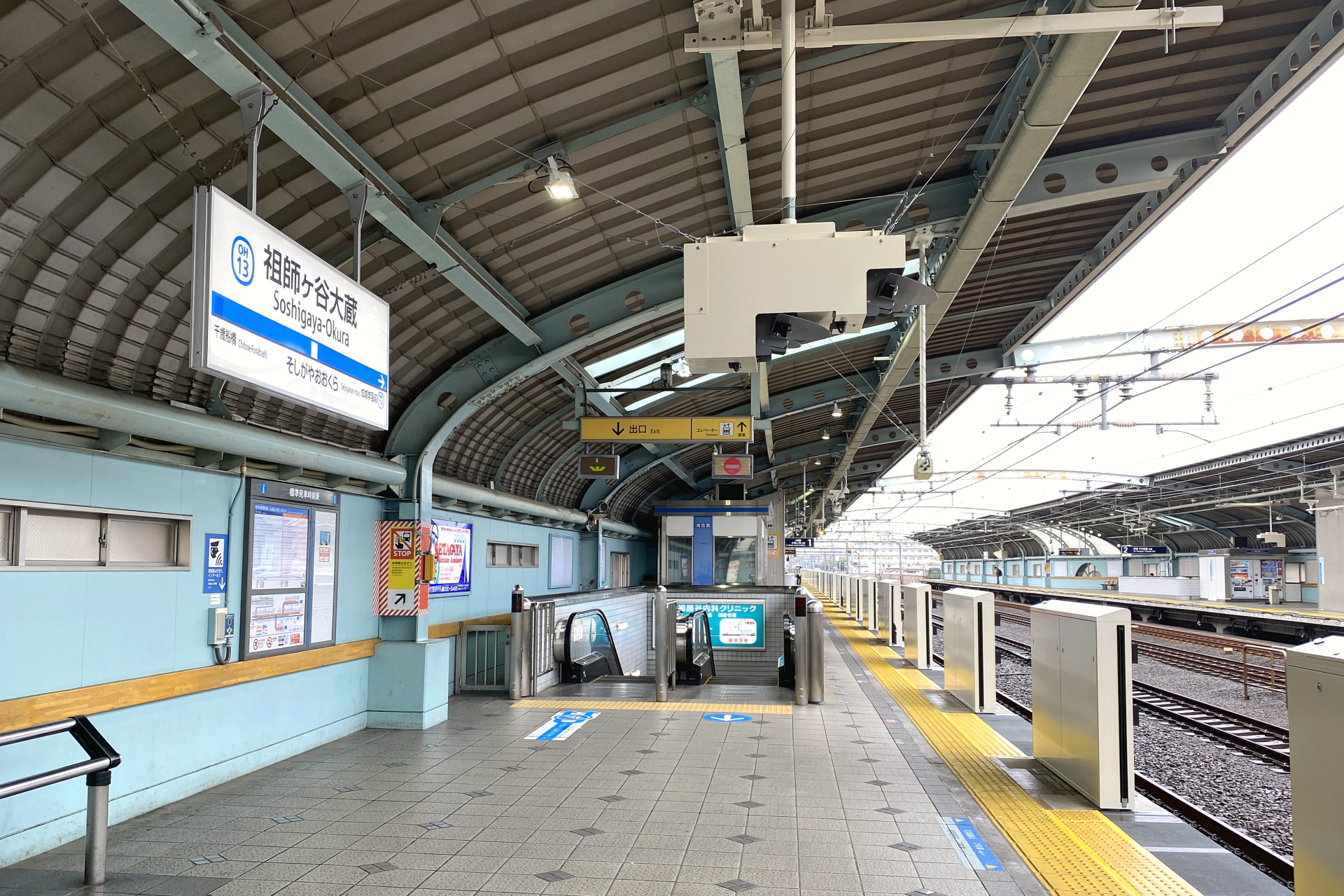2025年度の4駅目 小田急が祖師ヶ谷大蔵駅にホームドアの筐体を設置中 : Odapedia ～小田急のファンブログ～