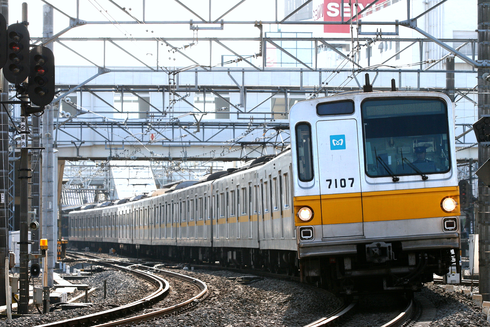 黄色帯だった頃の東京メトロ7000系 : Odapedia ～小田急のファンブログ～