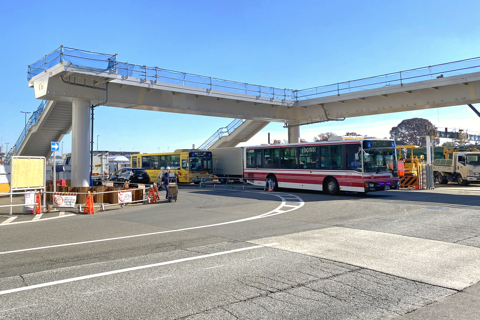 デッキの建設が進む小田急の鶴川駅北口 駅前の広場はどんな状況なのか : Odapedia ～小田急のファンブログ～