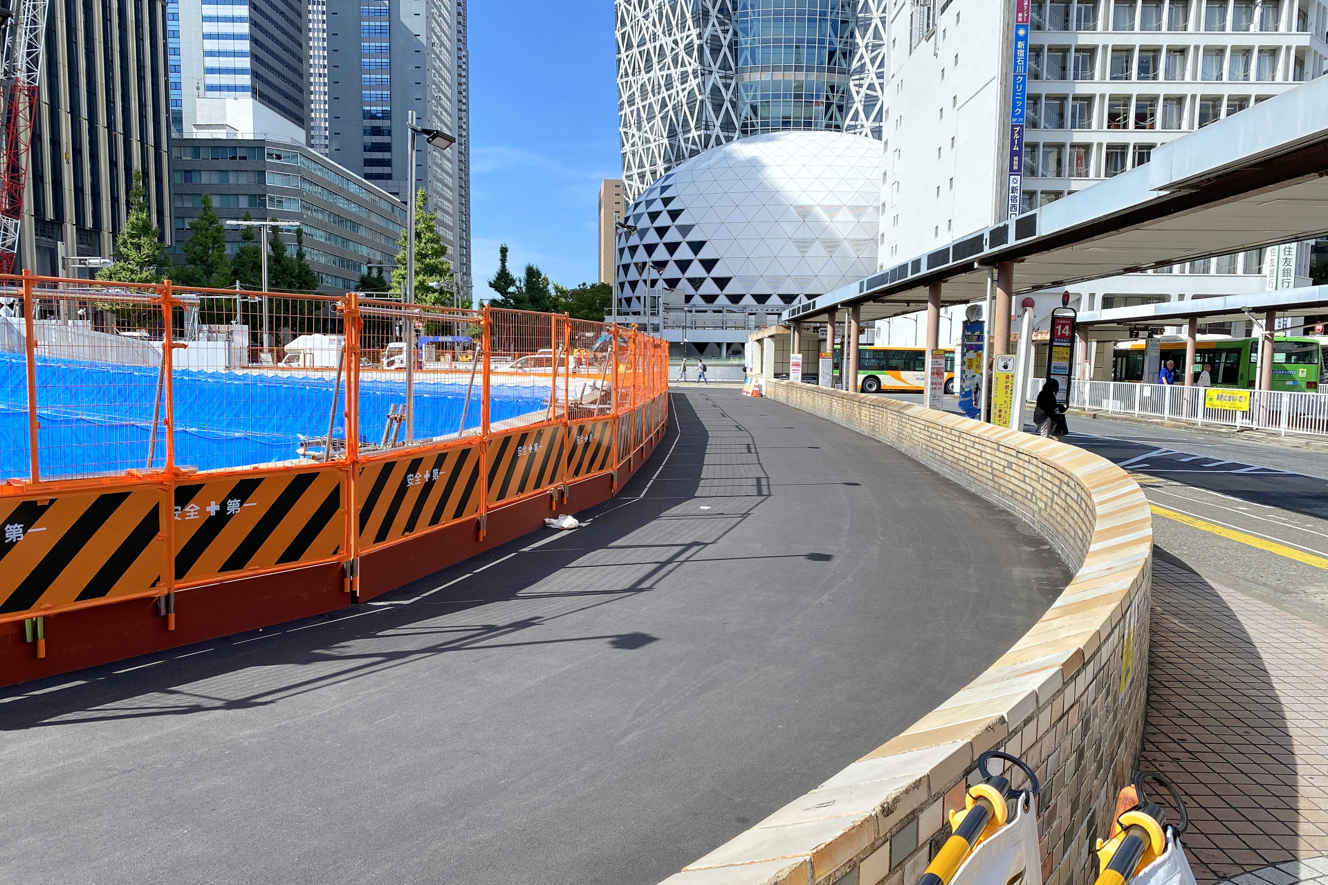 地上を歩いて西新宿へ 導線変更後に小田急の新宿駅西口駅前広場はどうなったのか : Odapedia ～小田急のファンブログ～
