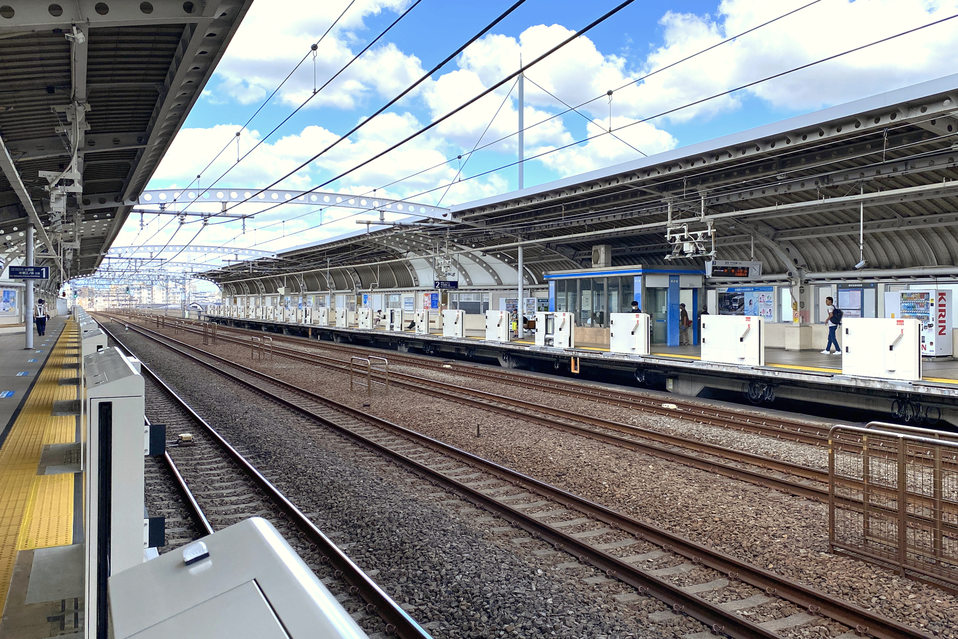 稼働開始は2025年内か 小田急の喜多見駅でホームドアの設置を完了 : Odapedia ～小田急のファンブログ～