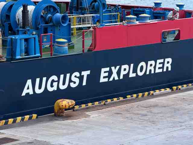 AUGUST EXPLORERが入港 : 小笠原父島 オガツアーのブログ3