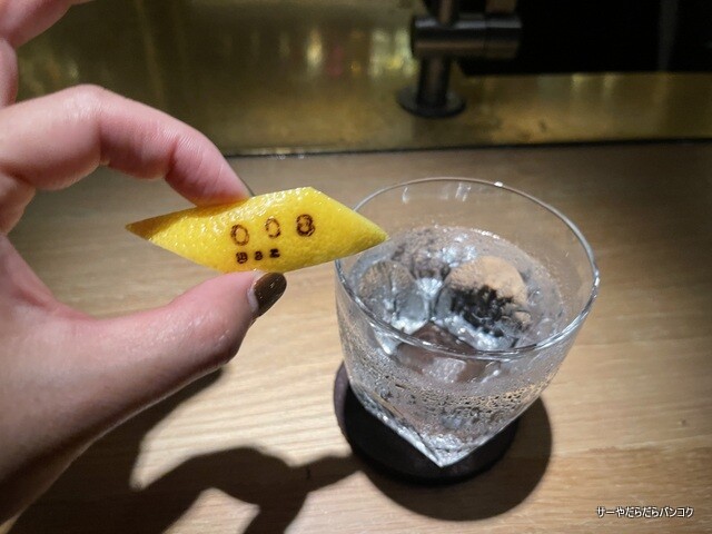 【酒】 008 BAR at the akyra Thonglor hotel 11階 ～シャーロックホームズの家のようなBAR～ : サーヤ ...