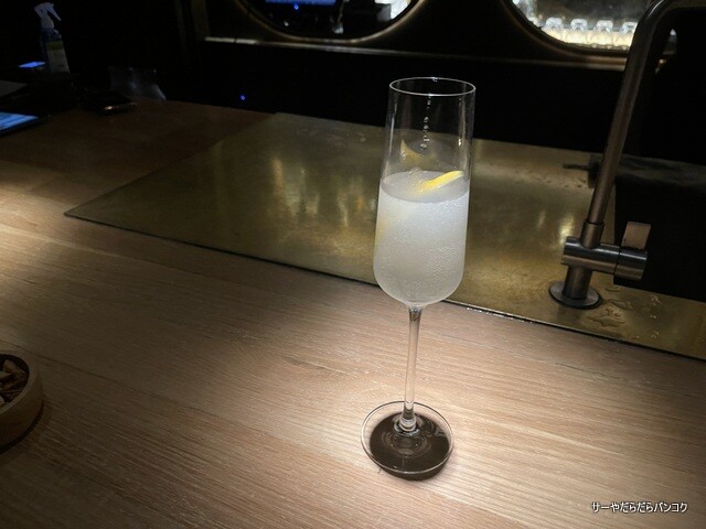 【酒】 008 BAR at the akyra Thonglor hotel 11階 ～シャーロックホームズの家のようなBAR～ : サーヤ ...