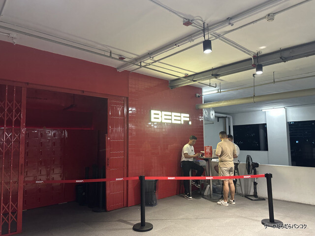 【BEEF. BKK （ビーフ）】 at Silom Edge 9th Floor ～Silom Soi 4からお引っ越し、大人気ゲイディスコ ...