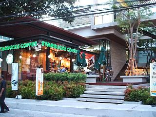 The 49 Terrace at スクムウィットsoi49 : サーヤのバンコクだらだら日記 Powered by ライブドアブログ