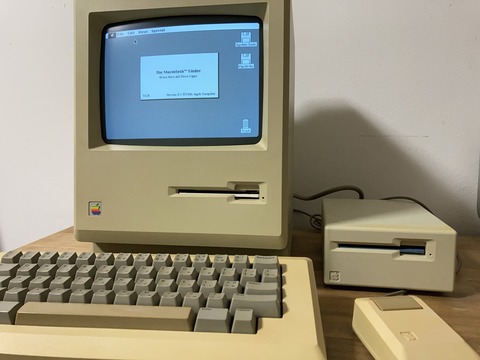 Compact Mac Collection Face&Body : 週末 Macintosh Think Different.