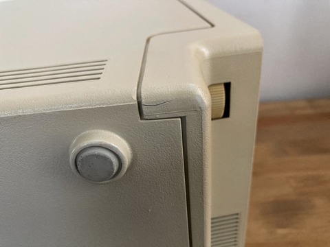 MP-012 Macintosh Plus プラチナ : 週末 Macintosh Think Different.