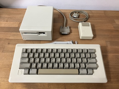 512-001 Macintosh 512k オリジナル : 週末 Macintosh Think Different.