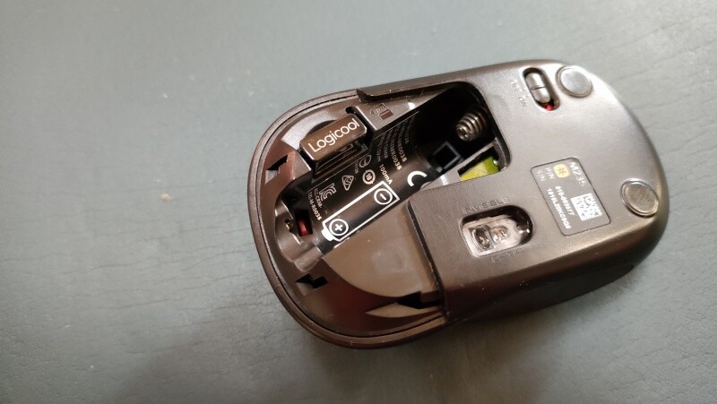 Logicool M235の分解方法、基板の取り外し手順【マウスの分解手順】 : ひまチュンの機械ブログ