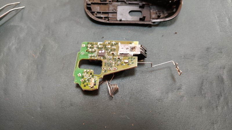 Logicool M235の分解方法、基板の取り外し手順【マウスの分解手順】 : ひまチュンの機械ブログ