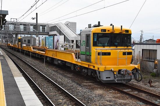 ona3のきままに撮り鉄 : 本日の撮影 岡谷駅にてキヤE195系とE353系特急「信州1号」の並びより