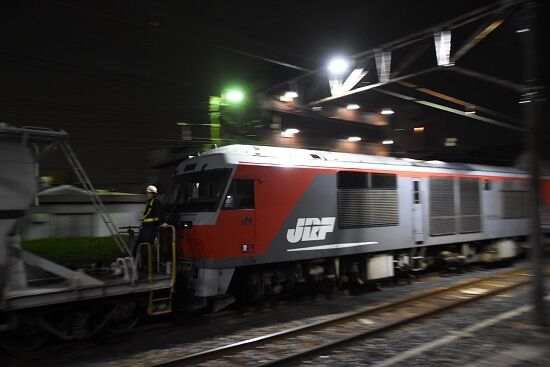 ona3のきままに撮り鉄 : 11月16日撮影 夜の富田駅にて その3 DF200-216号機 機回しから-1