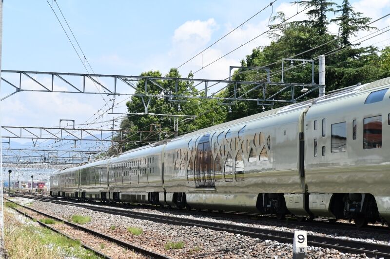 ona3のきままに撮り鉄 : 7月6日撮影 E001系「TRAIN SUITE 四季島」より