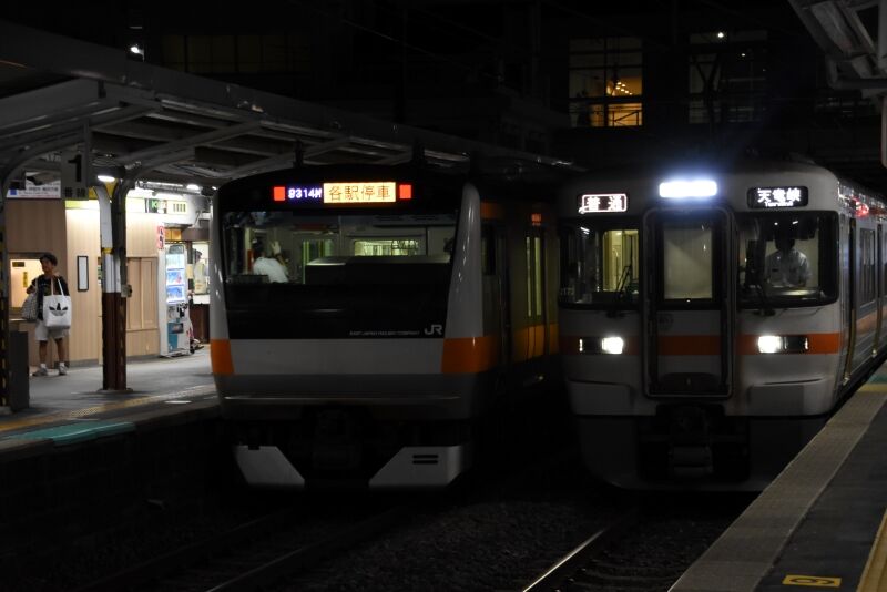 ona3のきままに撮り鉄 : 8月15日撮影 諏訪湖花火臨 応援のE233系H49編成より その2 夜の部