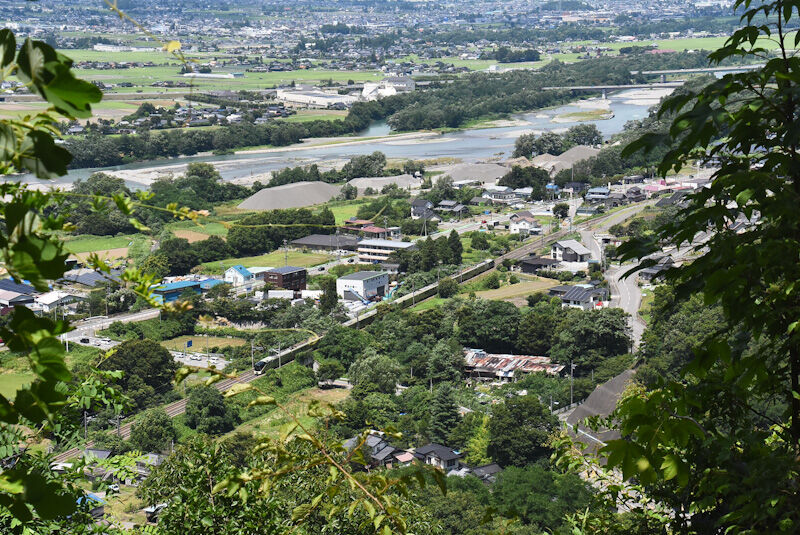 ona3のきままに撮り鉄 : 本日の撮影 E001系「四季島」と「リゾートビューふるさと」を俯瞰撮影より