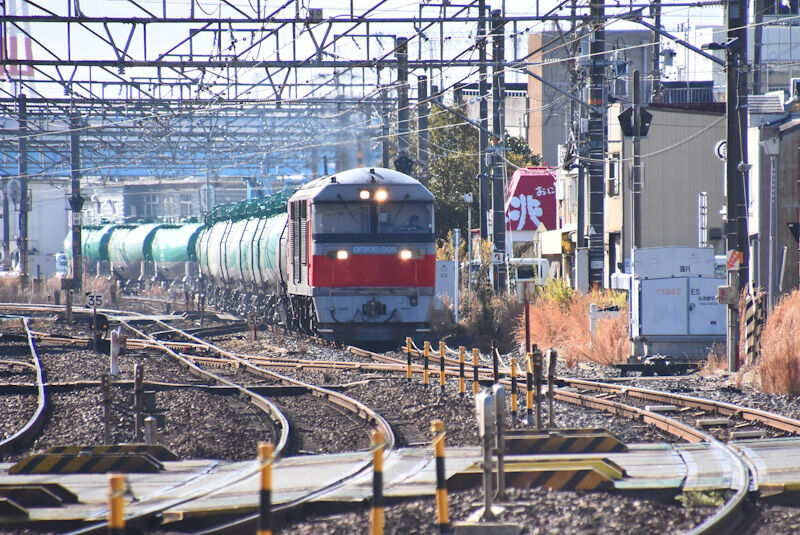 ona3のきままに撮り鉄 : 12月25日撮影 関西本線にてDF200が牽く貨物を撮影より