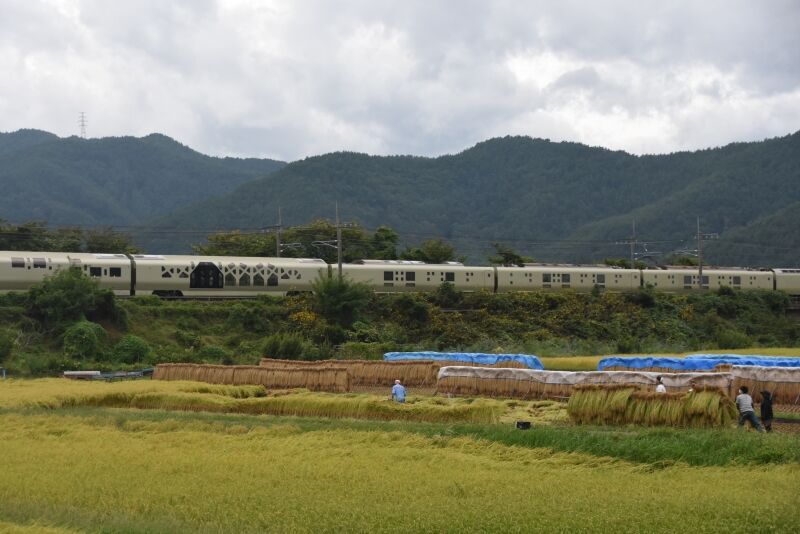 ona3のきままに撮り鉄 : 9月14日撮影 みどり湖にてE001系「TRAIN SUITE」四季島より