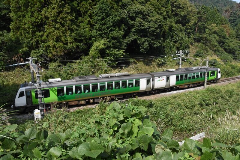 ona3のきままに撮り鉄 : 9月28日撮影 羽尾にてE001系「TRAIN SUITE四季島」送り込み回送と「リゾートビューふるさと」より