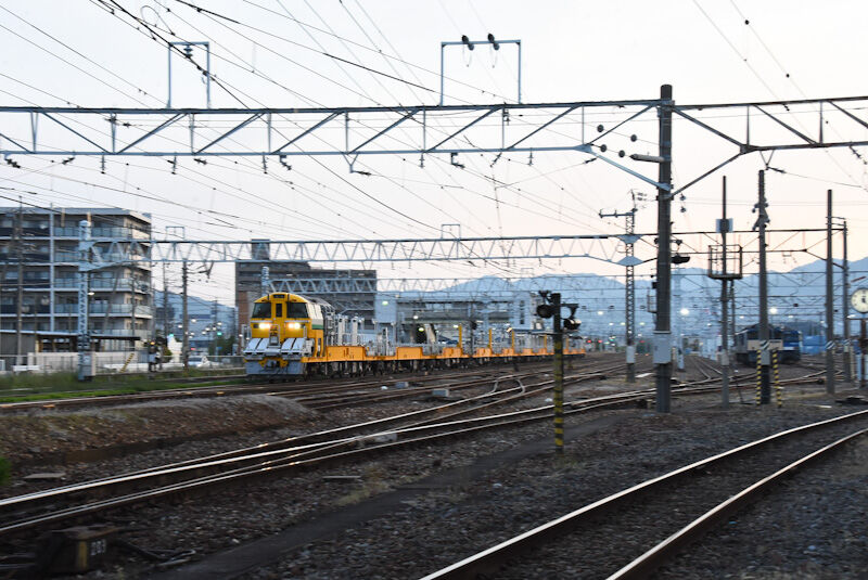 ona3のきままに撮り鉄 : 本日の撮影 南松本にてE195系ロンキヤ長野工臨返却回送より