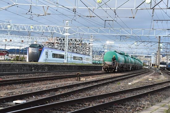 ona3のきままに撮り鉄 : 本日の撮影 E353系による特急「信州号」の送り込み回送と特急「信州1号」より