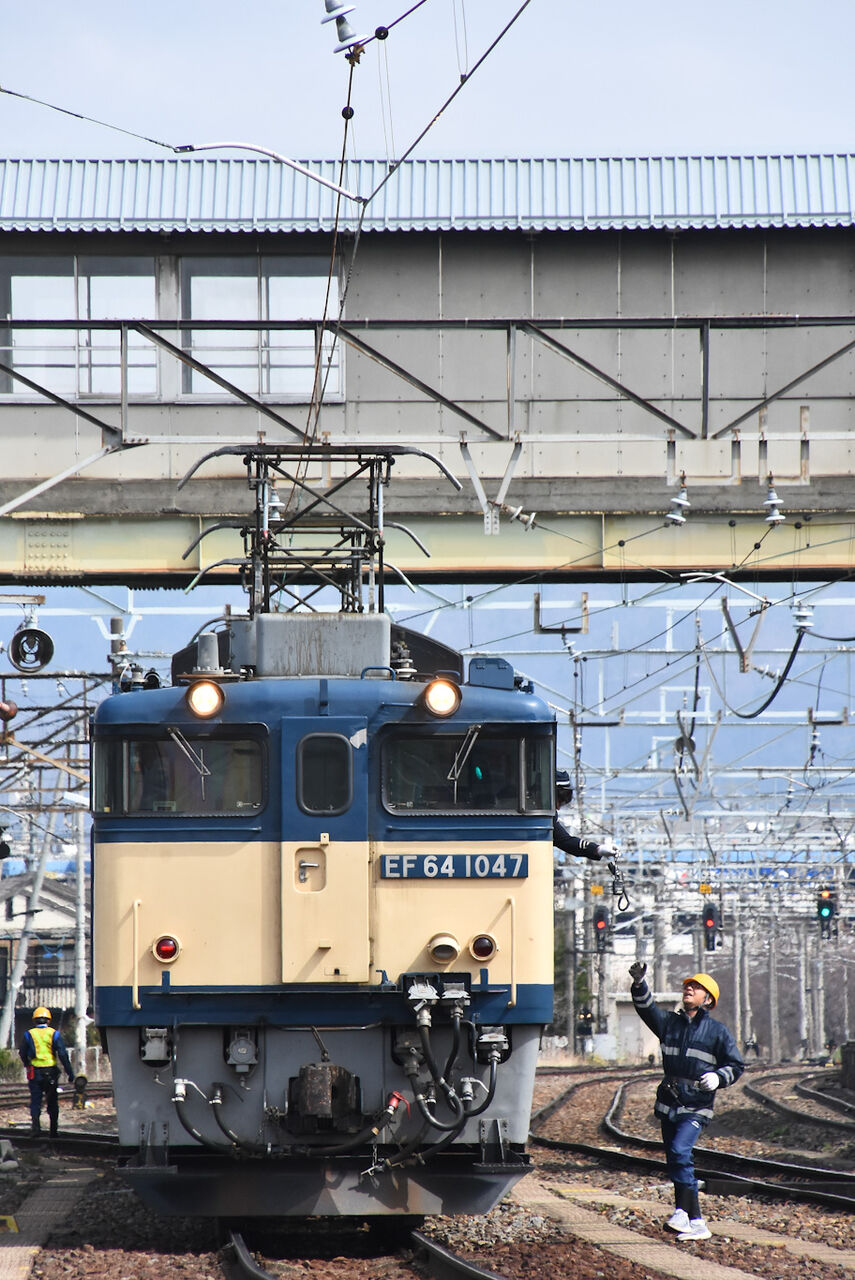 ona3のきままに撮り鉄 : 4月6日撮影 南松本にてEF64による西線貨物8084ﾚの機回しより