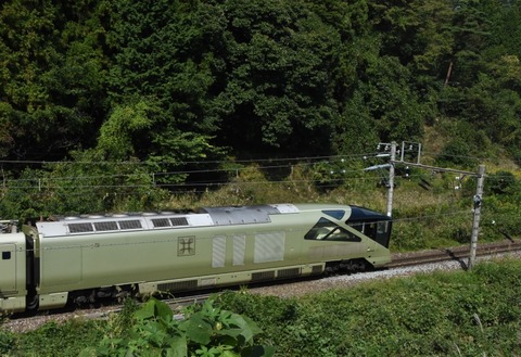 ona3のきままに撮り鉄 : 9月28日撮影 羽尾にてE001系「TRAIN SUITE四季島」送り込み回送と「リゾートビューふるさと」より