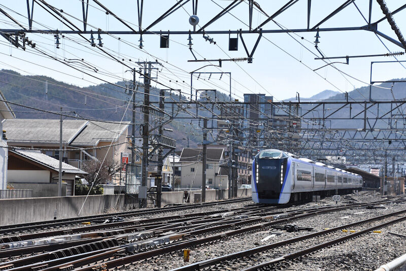 ona3のきままに撮り鉄 : 3月30日撮影 E353系「あずさ81号 (やまなし桃源郷号)」より