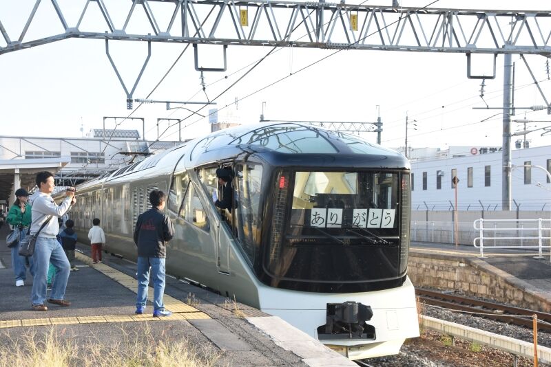 ona3のきままに撮り鉄 : 9月28日撮影 E001系「TRAIN SUITE四季島」を篠ノ井駅にて撮影