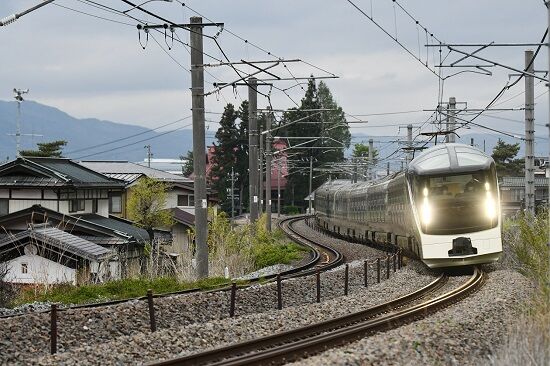 ona3のきままに撮り鉄 : 本日の撮影 E001形 クルーズトレイン 「TRAIN SUITE 四季島」を撮影より