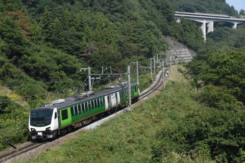 ona3のきままに撮り鉄 : 9月28日撮影 羽尾にてE001系「TRAIN SUITE四季島」送り込み回送と「リゾートビューふるさと」より