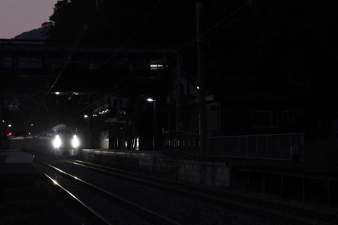 ona3のきままに撮り鉄 : 本日の撮影 E001系「TRAIN SUITE四季島」 早朝の姨捨駅にて