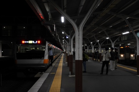 ona3のきままに撮り鉄 : 8月15日撮影 諏訪湖花火臨 応援のE233系H49編成より その2 夜の部