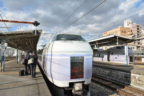 ona3のきままに撮り鉄 : 11月23日撮影 その6 松本駅にてE351系スーパーあずさ狙い